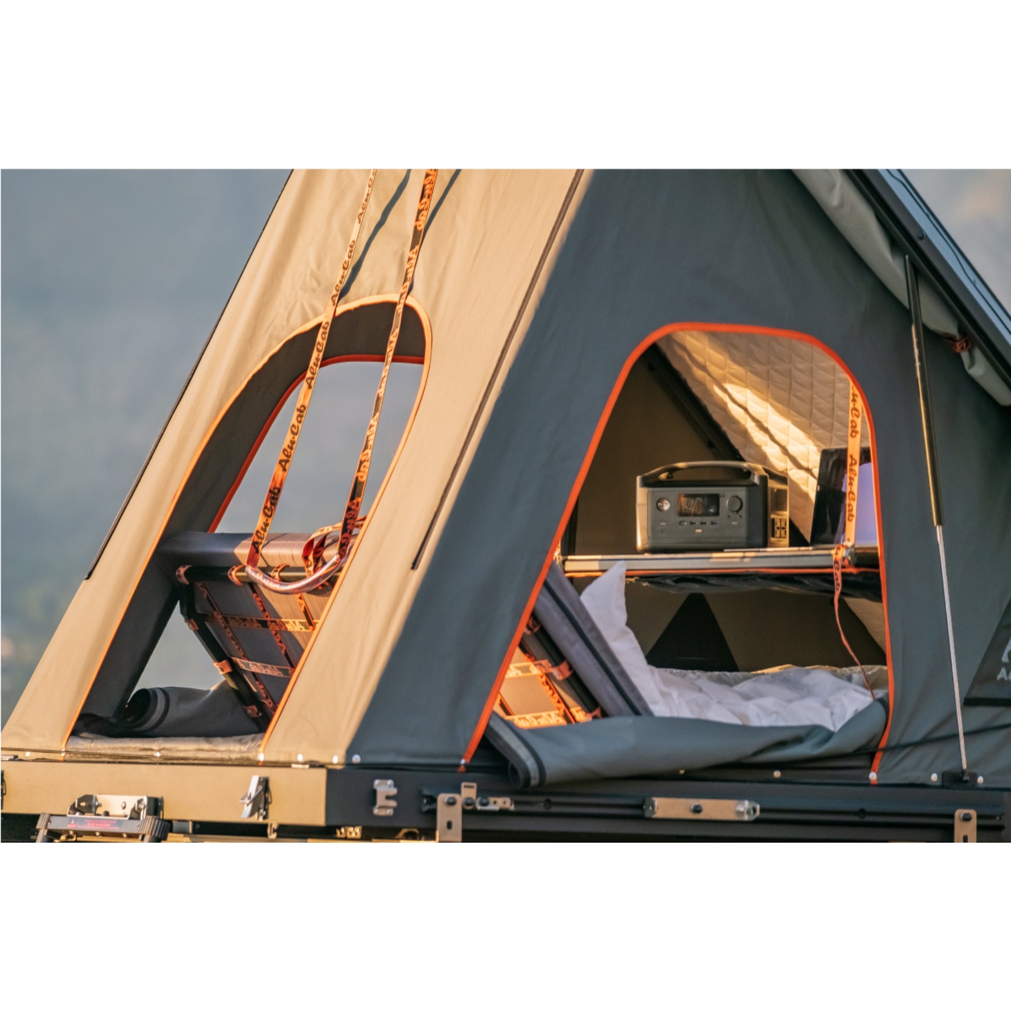 Alu-Cab Rooftop Tent Gen 3-R Black — Offroad and More