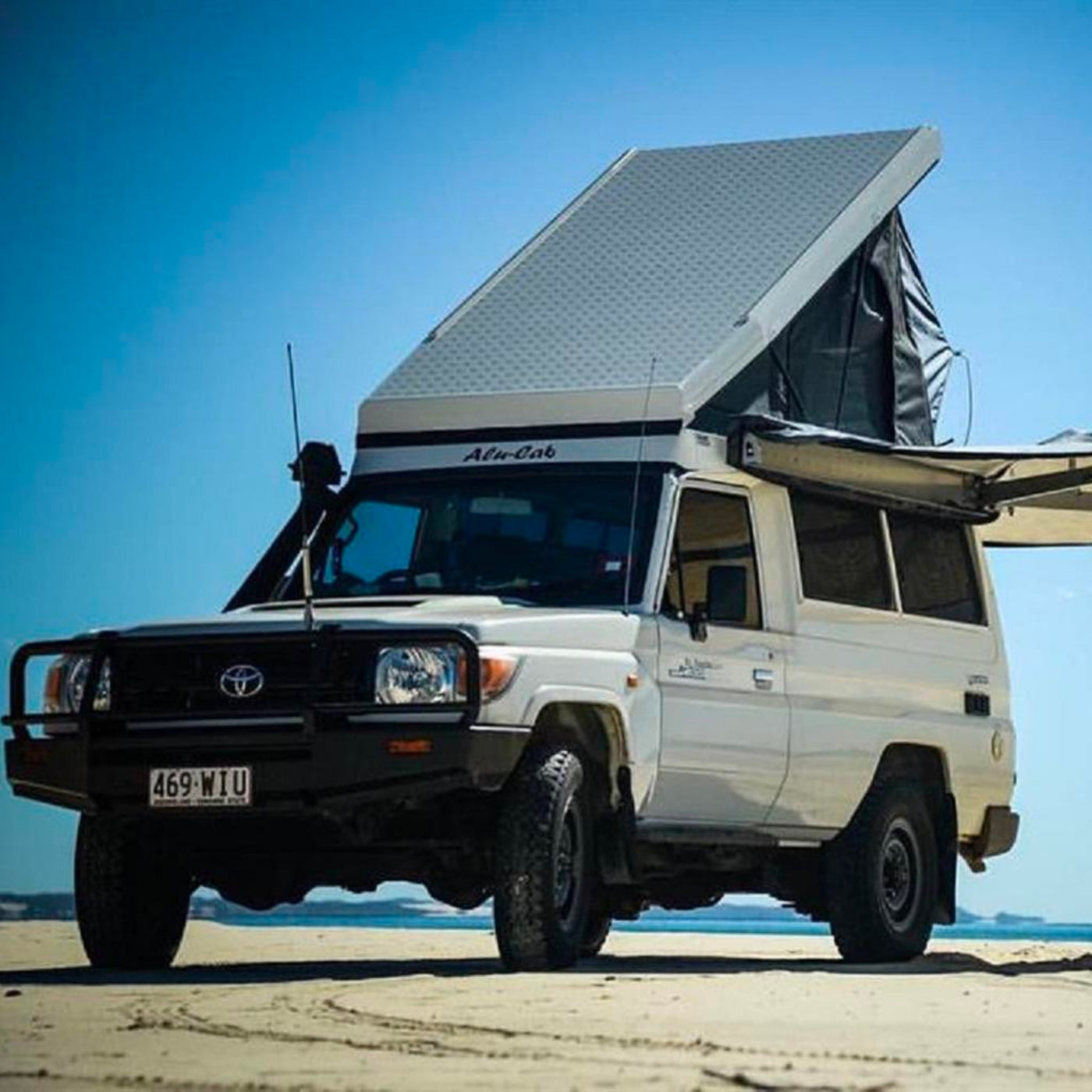 Alu-Cab Hercules Roof Conversion Toyota Land Cruiser 78 White — Offroad ...